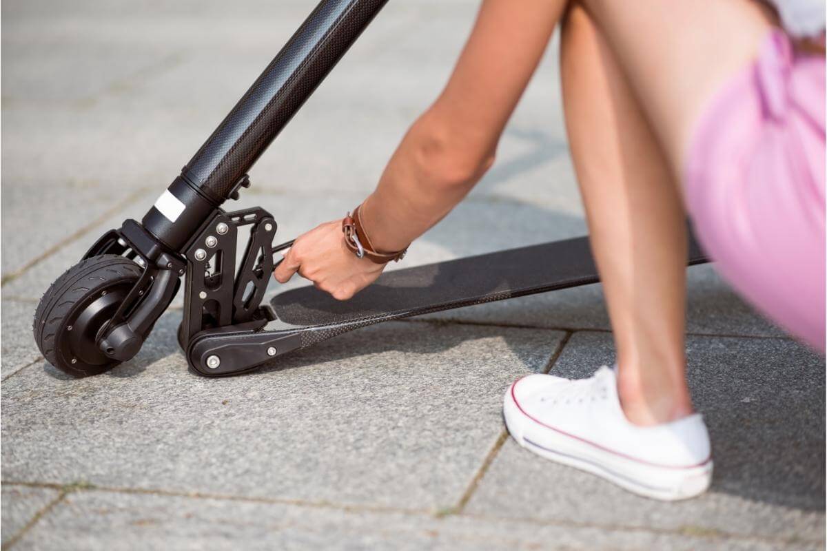 How To Fold A Razor Scooter | Kids Bike Scoot Skate